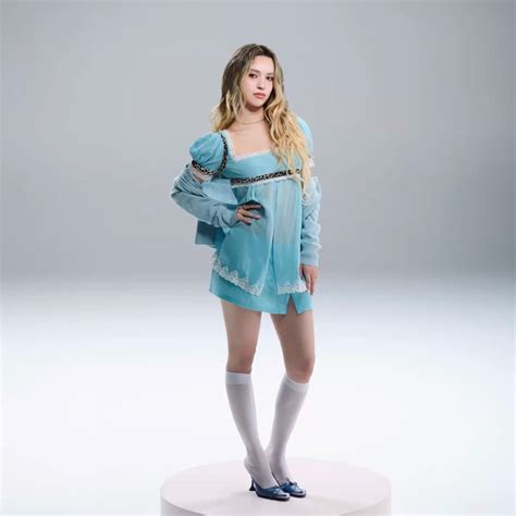 Pin By Daniela Rojas On Daniela 💙 Katseye Debut Photoshoot Outfits Dress