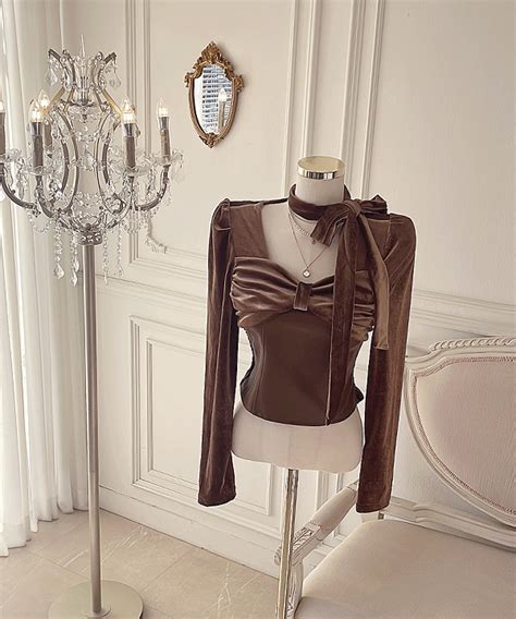 러블리~핏예쁨~💜 소로 벨벳 블라우스 결혼식 하객룩 행사룩 데이트룩 파티룩 오피스룩 브라이덜샤워 셀프웨딩 연말모임룩 크롭블라우스 겨울니트 크롭니트 에이블리