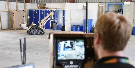 Uk Tests T7 Robot With X Ray Designed To Detect Weapons And Explosives Video Latest News ️