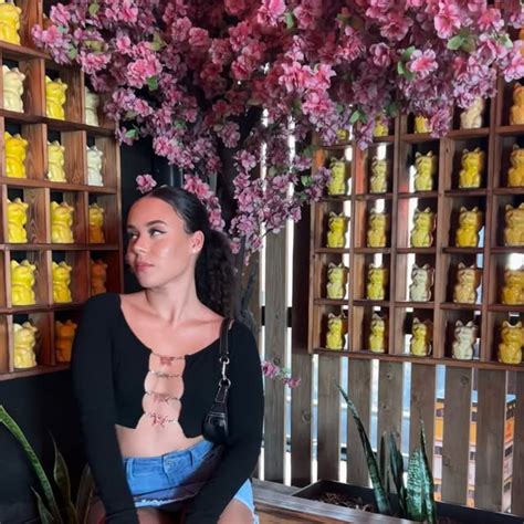 Sofia Roseee • Threads Say More