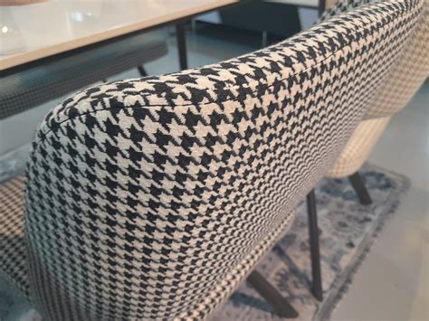 명품체크 식탁의자 알아보시는 분들은 딱 알아보더라구요 경기도 양주시 삼숭동 비즈프로필