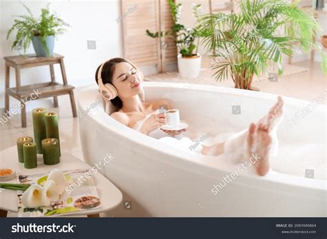 116 039 рез по запросу «young Girl Shower — изображения стоковые фотографии и векторная
