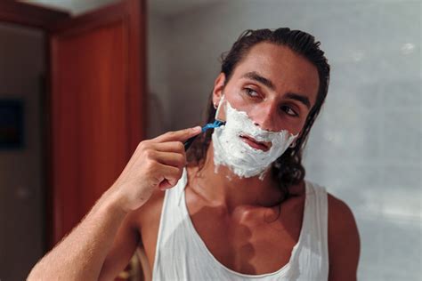 This Is How Often You Should Be Changing Out Your Razor Artofit
