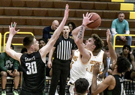 Gccc Men Use Big Second Half To Advance Garden City Telegram