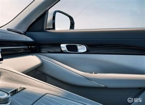 银河E 内置Flyme Auto车机系统的悬浮式大屏完全能够满足 易车