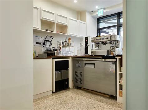 화이트톤 깔끔한 12평 베이커리 카페 인테리어 화성