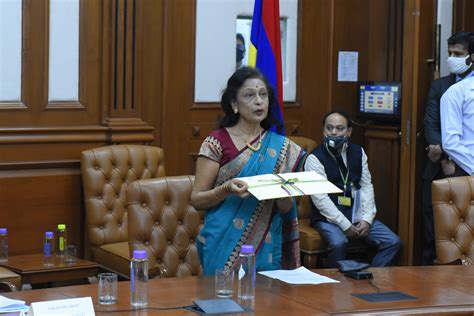 Inde Maya Hanoomanjee Officiellement En Poste Comme Haut Commissaire