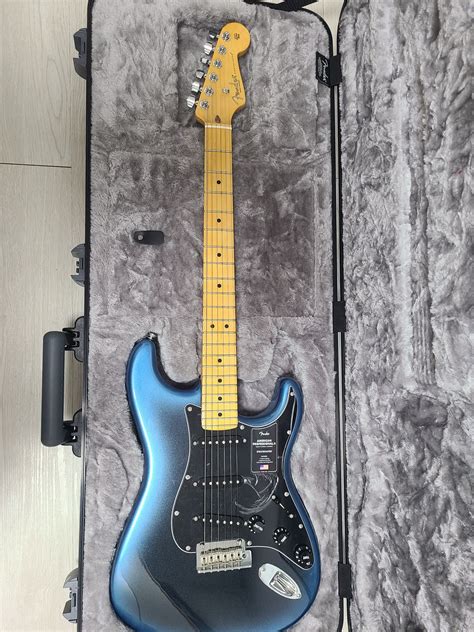 신품급 펜더 스트라토캐스터 아메리칸 프로페셔널2 다크나이트 색상 팝니다 중고악기 뮬