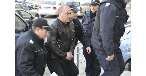 Жената която се кри под бюро от банковия обирджия Стефан не била потърпевша