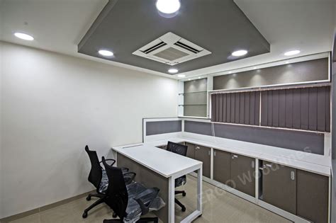 Ergonomic Office Cabin Tables