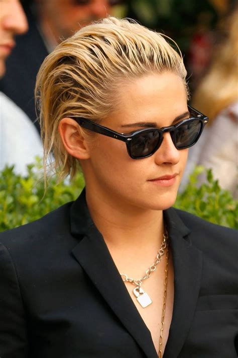 Kristen Stewarts Hair Were Obsessed Kristen Stewart Short Hair Kristen Stewart Hair