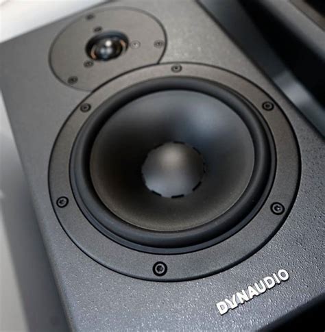 Core 7 是dynaudio最新的旗艦款兩音路監聽喇叭： 台灣高空 Taiwan Access