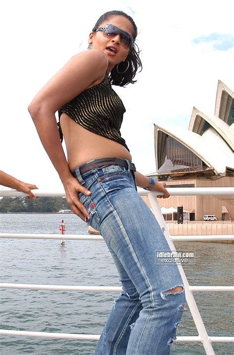 Hot Photos 2013 Anushka Shetty Butt Show
