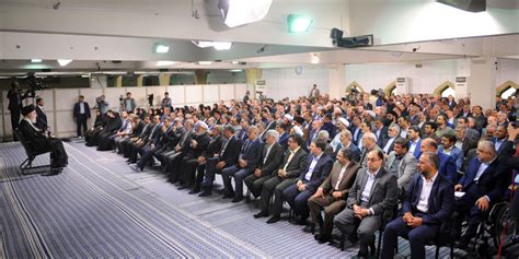 شرمندگی این حقیر از اینکه جوانی بیکار با دست خالی به خانه می‌رود کمتر