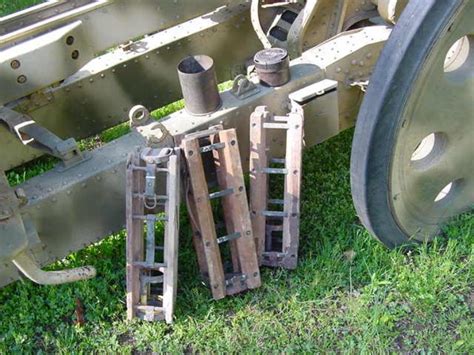 German 1940 10,5cm LFH18 - Light Field Howitzer 18