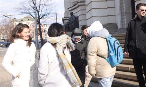 Бизнесът иска с 15 000 студенти по малко