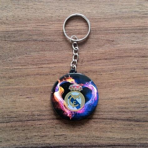 خرید و قیمت جاکلیدی رئال مادرید طرح گرافیکی لوگوی تیم ترب