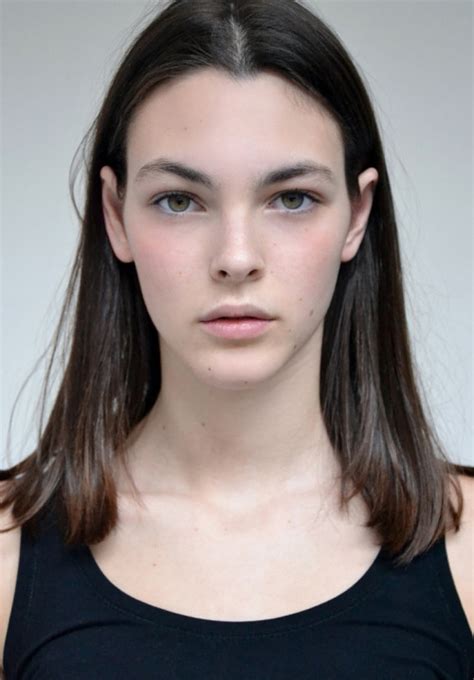 Classify Italian Female Model Vittoria Ceretti