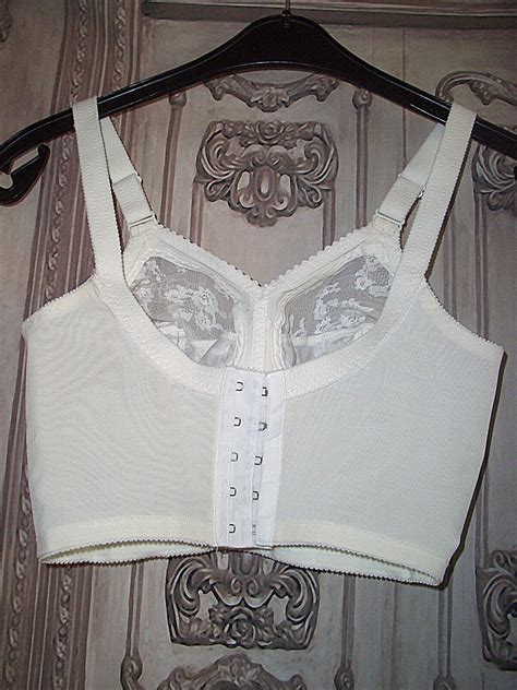 Triumph Doreen VINTAGE Spitzen Mieder Long BH 80 C weiß Pin Up Bra NEU