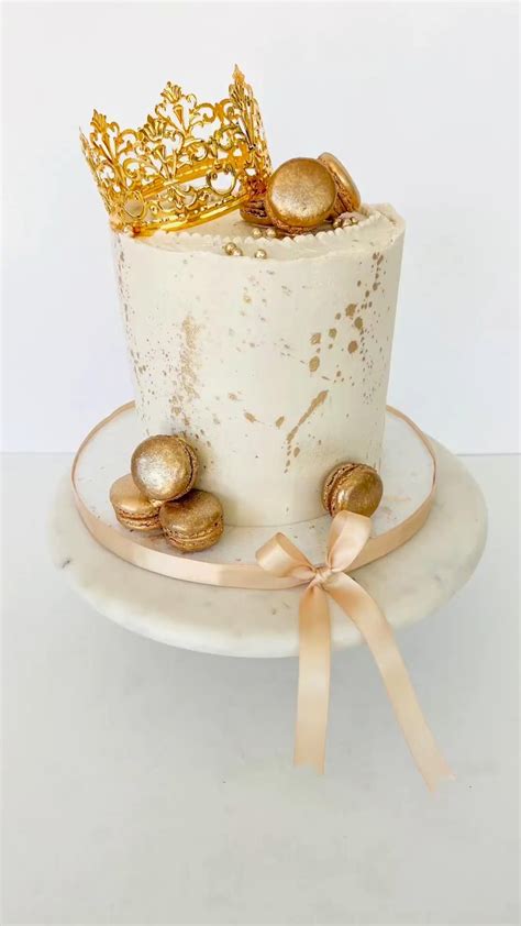 10 Amazing Golden Birthday Cake Ideas To Make Your Day Shine 80 In
