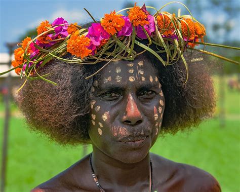 Papua New Guinea Woman Portrait Photograph By Aharon Golani Pixels