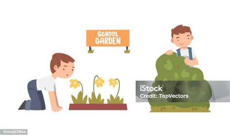학교 뒤뜰에서 놀고 정원을 가꾸는 소년 학생들은 만화 벡터 일러스트 레이 션을 설정합니다 교실에 대한 스톡 벡터 아트 및 기타