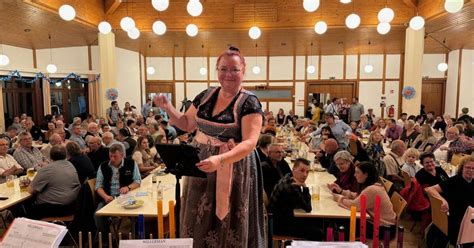 Sie Gibt Den Takt Beim Musikverein Dobel Vor Isabell Eva Liebich Ist