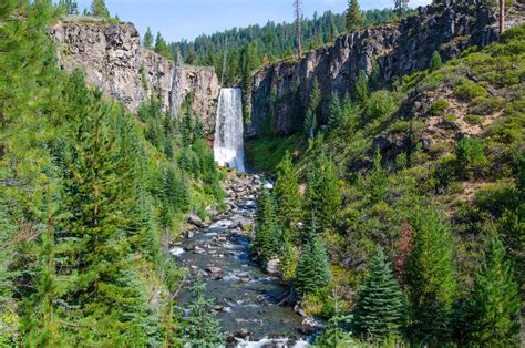 9 Awesome Things To Do In Bend Oregon Including A Map Oregon Travel Lassen Volcanic