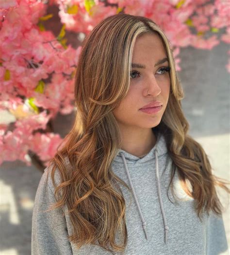 Front Blond Hit Na Wiosn Przyk Ad W Trendy Koloryzacji
