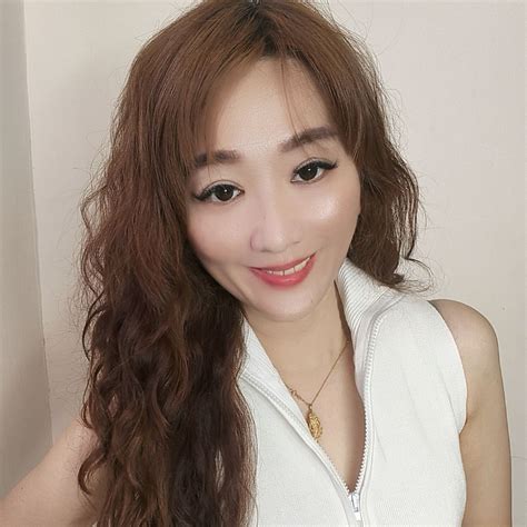 体态比长相身材更重要 ️开肩薄背显年轻绝了 适合懒人急性子的拉伸薄背～ 背薄整个人都有气质 如果姐妹也有圆肩驼背 脖子前倾 整个上半身显壮臃肿