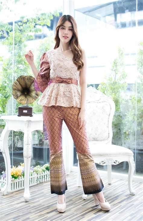 ชุดไทยประยุกต์ ชุดไทยกางเกง Pimpa ชุดไทยสวย ชุดไทยทันสมัย Thai Pants Sabai Thai กางเกงผ้าไทย ชุด