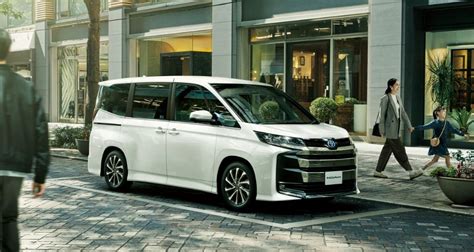 【速報版】新型 トヨタ・ノアがマイナーチェンジへ！発売時期・変更点・購入タイミングを徹底解説 Lib Car Dept