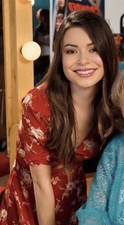 Miranda Cosgrove Hot