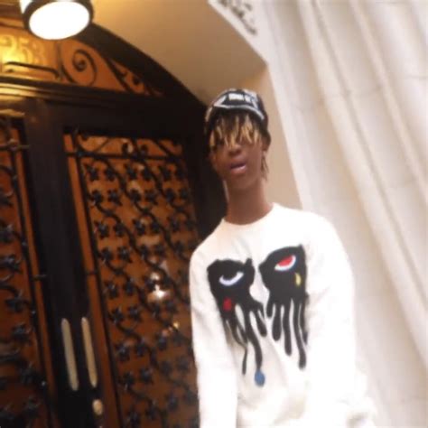 Anyone know what this crewneck is? : r/findfashion
