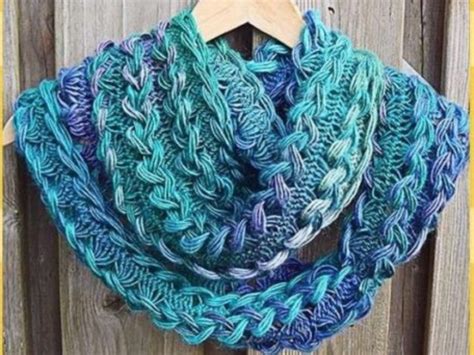 How To Crochet A Hairpin Lace Infinity Scarf