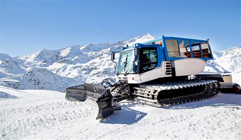 눈 손질 기계 눈 힐 알프스 유럽 스키 리조트 스키 슬로프 준비에 대 한 준비에 겨울에 대한 스톡 사진 및 기타 이미지 겨울