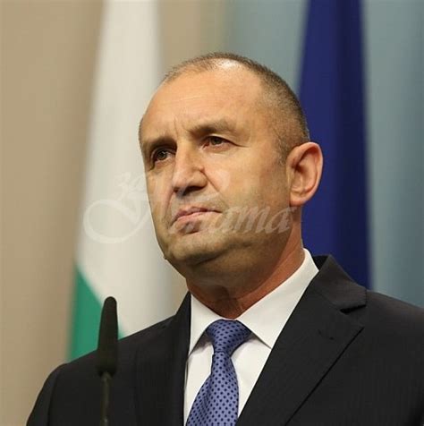 Ето я и майката на Румен Радев която загузи съпруга си скоро но се държи стоически снимка