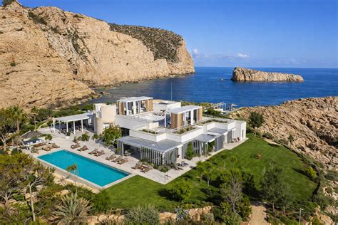 La Mansió De Lionel Messi A Barcelona Luxe 10 000 M² I Balneari Propi