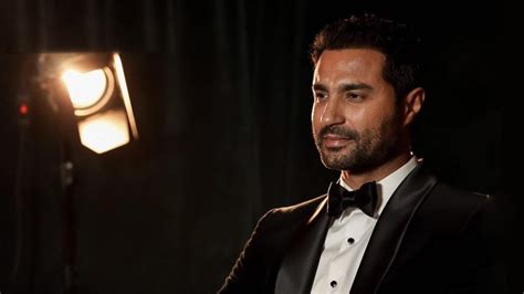 الممثل المصري كريم فهمي لهذا السبب حفرت اسم زوجتي على ذراعي جريدة