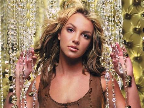 O Que Tem De Novo No Oops I Did It Again 25th Anniversary Edition