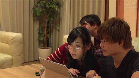 【並木塔子】絶対に声を出してはいけない状況なのに、カチコチにおっ起ったチ ポを見せつけられ羞恥心を煽られるが、逆に 315486 人気av女優