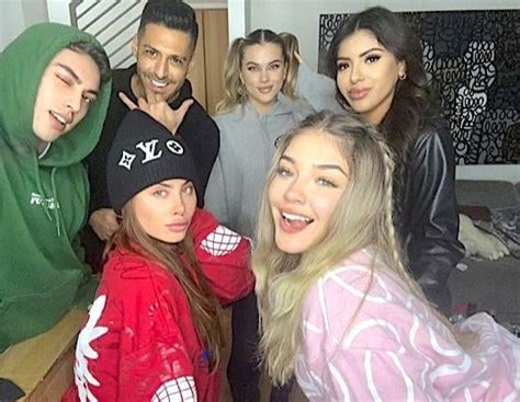 Sofia Y Sus Amigas Ella Siempre Es La Mas Hermosa Y Sexy De Todas R