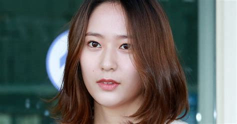 크리스탈 눈에 박힌 보석이 반짝반짝 공항패션