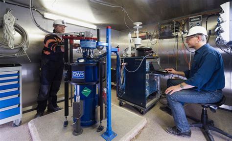 Using Superconducting Gravimeters To Search For Compact Dark Matter Objects