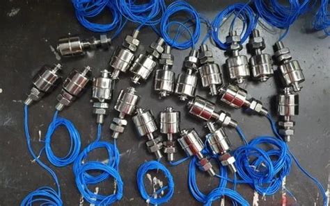 Top Mount Spst Miniature Float Level Switch At ₹ 690 In Ahmedabad Id