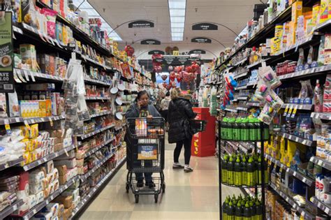 트럼프 관세전쟁發 물가 불안에 美소비자 ‘doom Spending