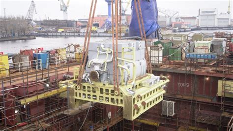 На атомный ледокол «Чукотка проекта 22220 погрузили главный турбогенератор — Медиапалуба