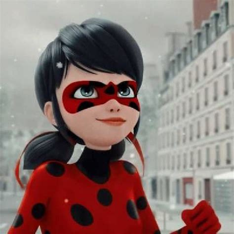 عکس دختر کفشدوزکی؛ زیباترین عکس های دختر کفشدوزکی و گربه سیاه برای