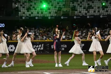 蘇慧倫中職明星賽開唱！凍齡顏值引暴動 粉絲嗨：比樂天女孩年輕 娛樂 Nownews今日新聞