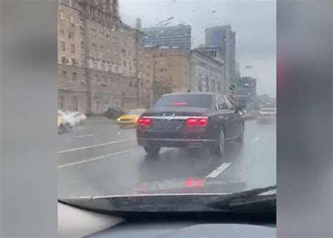 Secret Chinese Armored Cars Hongqi N701 Lit Up In Moscow